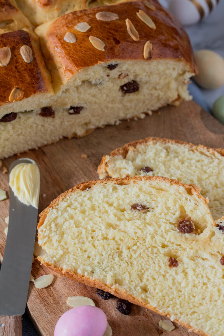 Osterbrot mit Rosinen - perfekt für den Osterbrunch ⋆